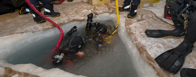 Ice diving during Operation Nunalivut - Pacific Navy News