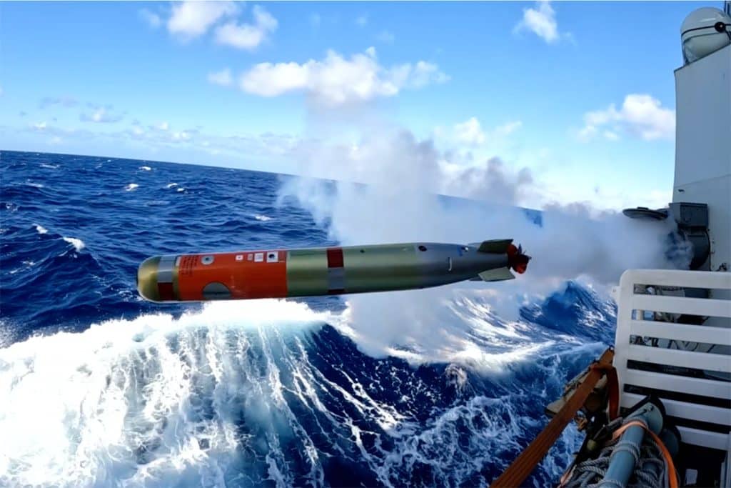 On the Hunt: HMCS Winnipeg conducts Anti-Submarine Warfare training ...