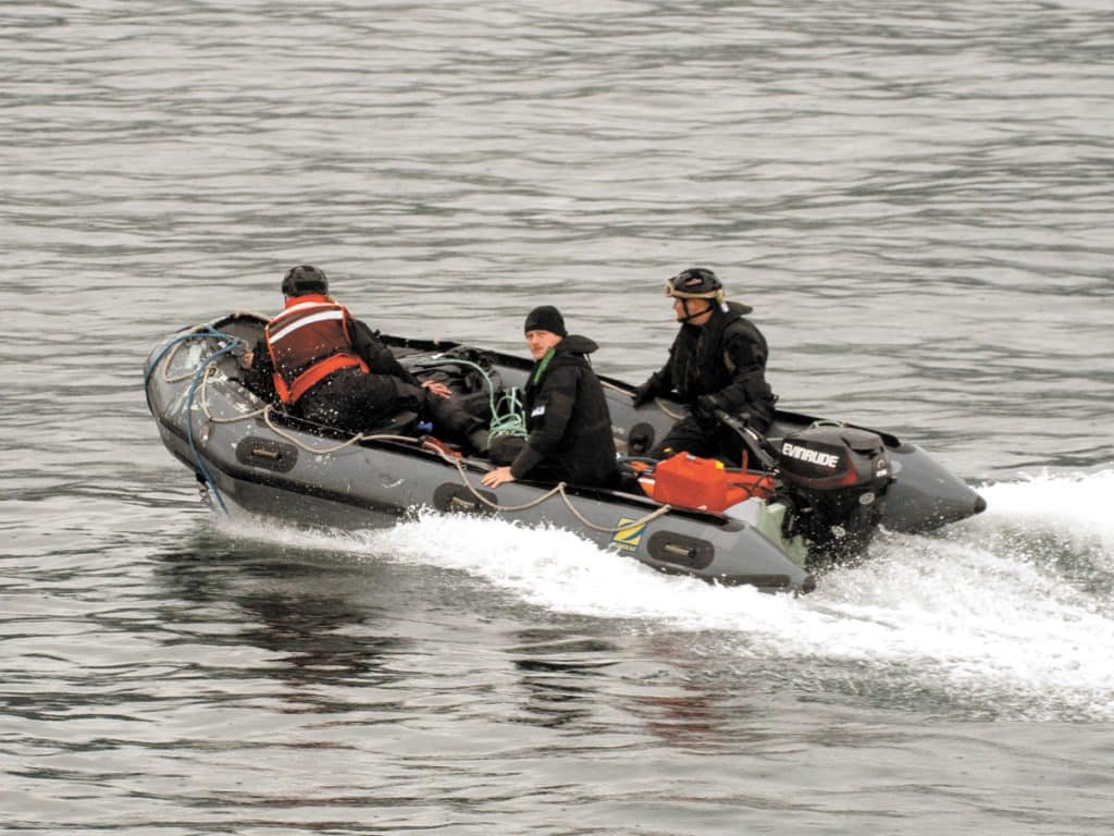 HMCS Yellowknife rescues stranded hiker - Pacific Navy News
